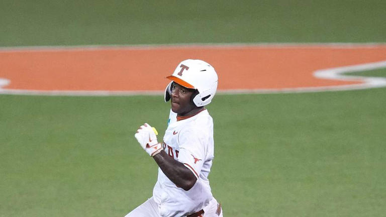 Texas baseball's Anthony Pack Jr. wins national freshman of the year award
