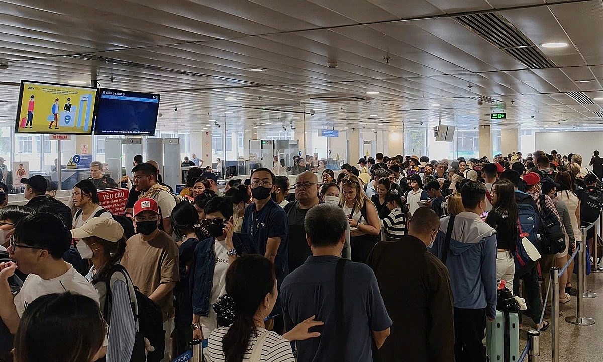 Passengers stuck for hours as storm diverts Ho Chi Minh City flights to ...