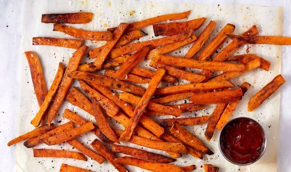 I make super crispy homemade chips without deep frying by doing 1 thing ...