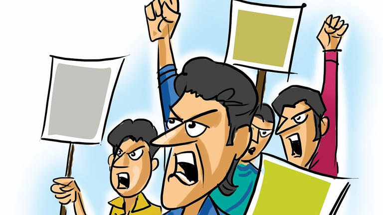 Chennai Saravana Bhavan staff hold stir over PF, salary arrears