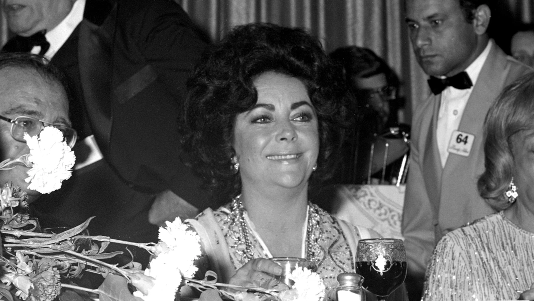 11 favorite foods and dining spots of Elizabeth Taylor