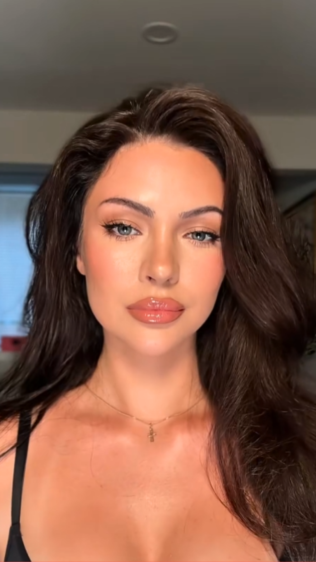 Recreating Kylie Jenner’s bronzy makeup look