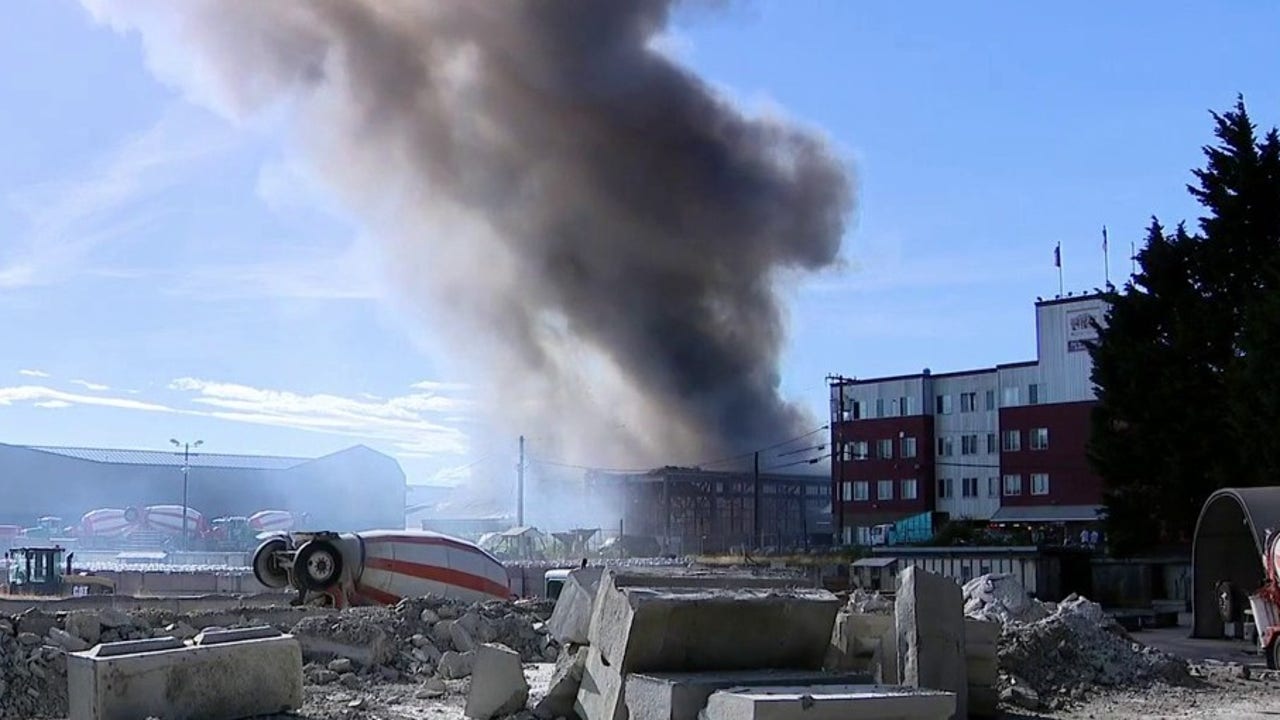3-alarm warehouse fire in Seattle's Ballard neighborhood destroys ...