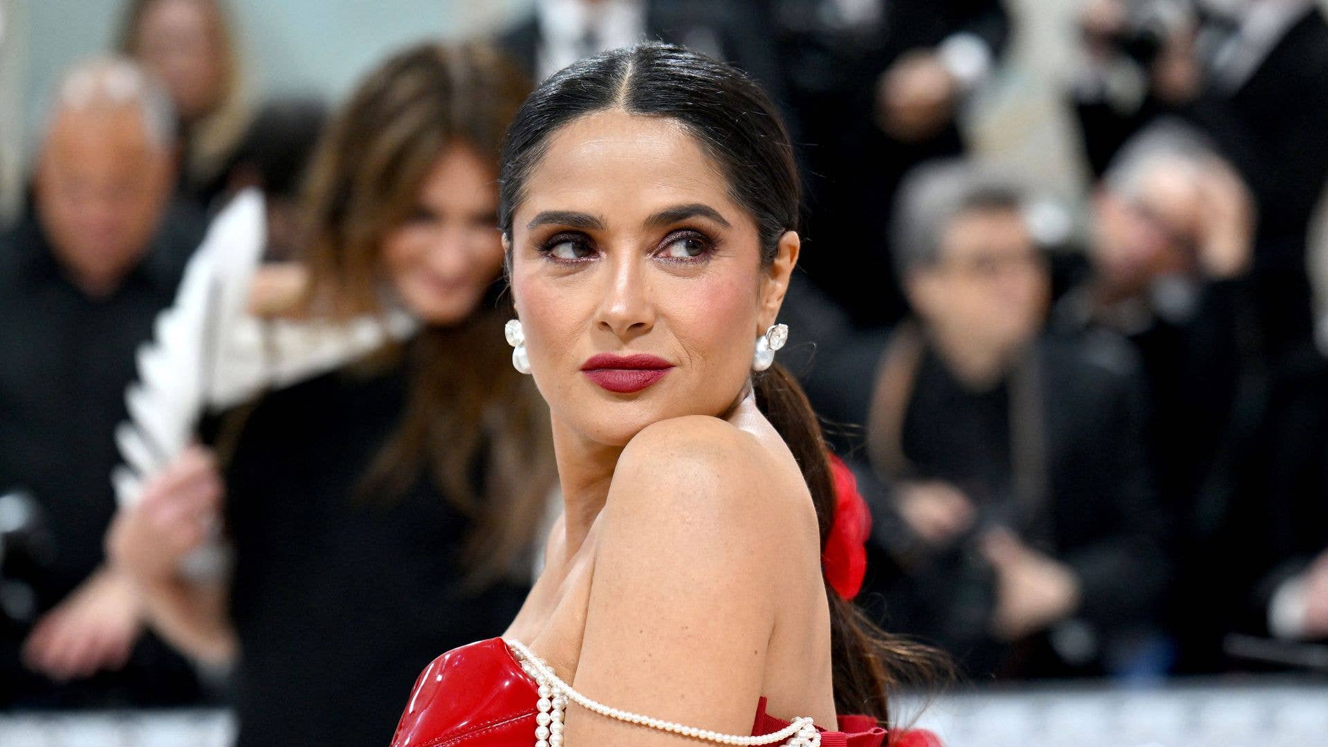Salma Hayek turns heads in red hot power suit during World Cup opening ...