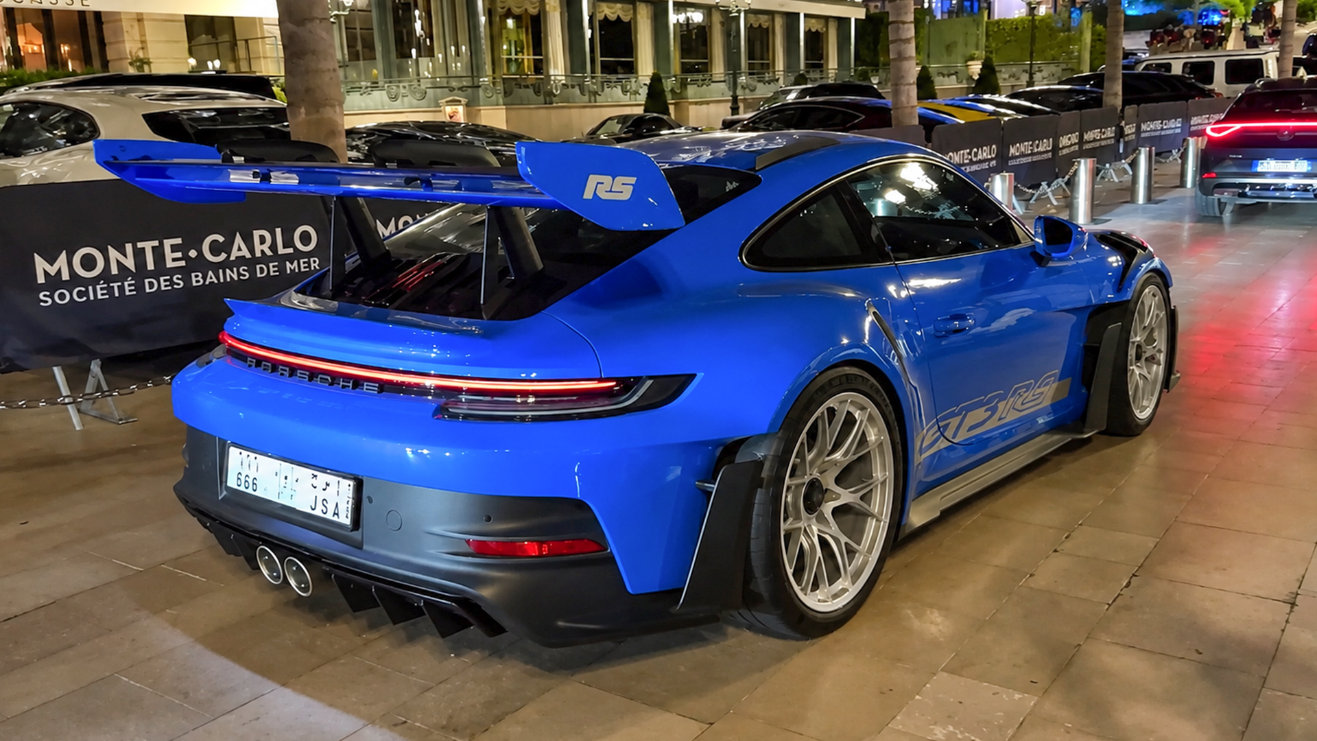Millionaire's Porsche 911 GT3 RS showcases bold styling