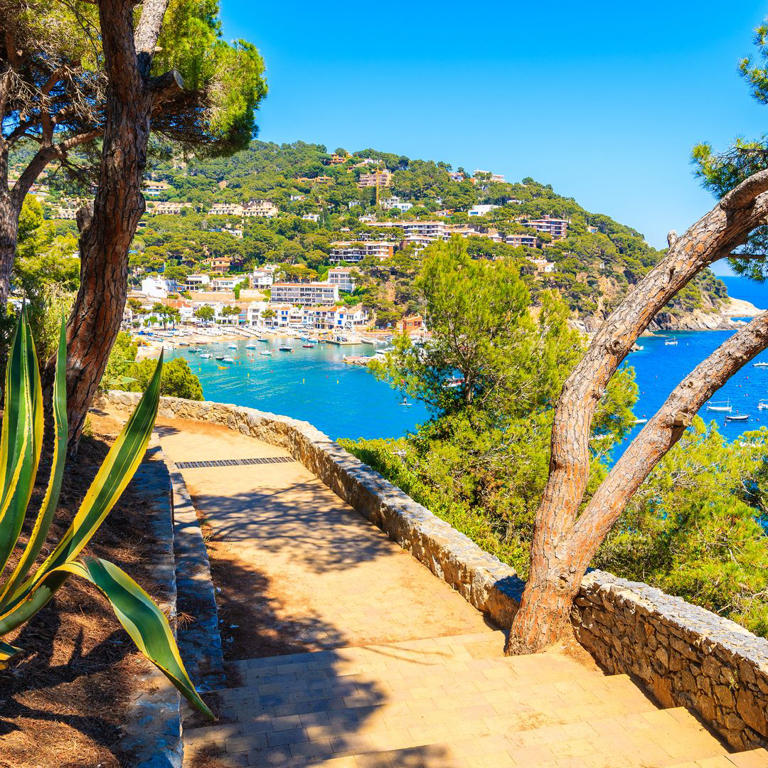 Calas de ensueño, villas de lujo y aguas turquesas: los 4 pueblos con ...