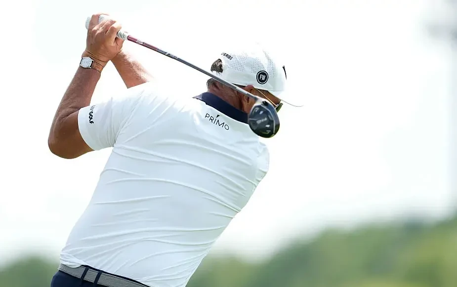 Mickelson expelled from California golf club after allegation