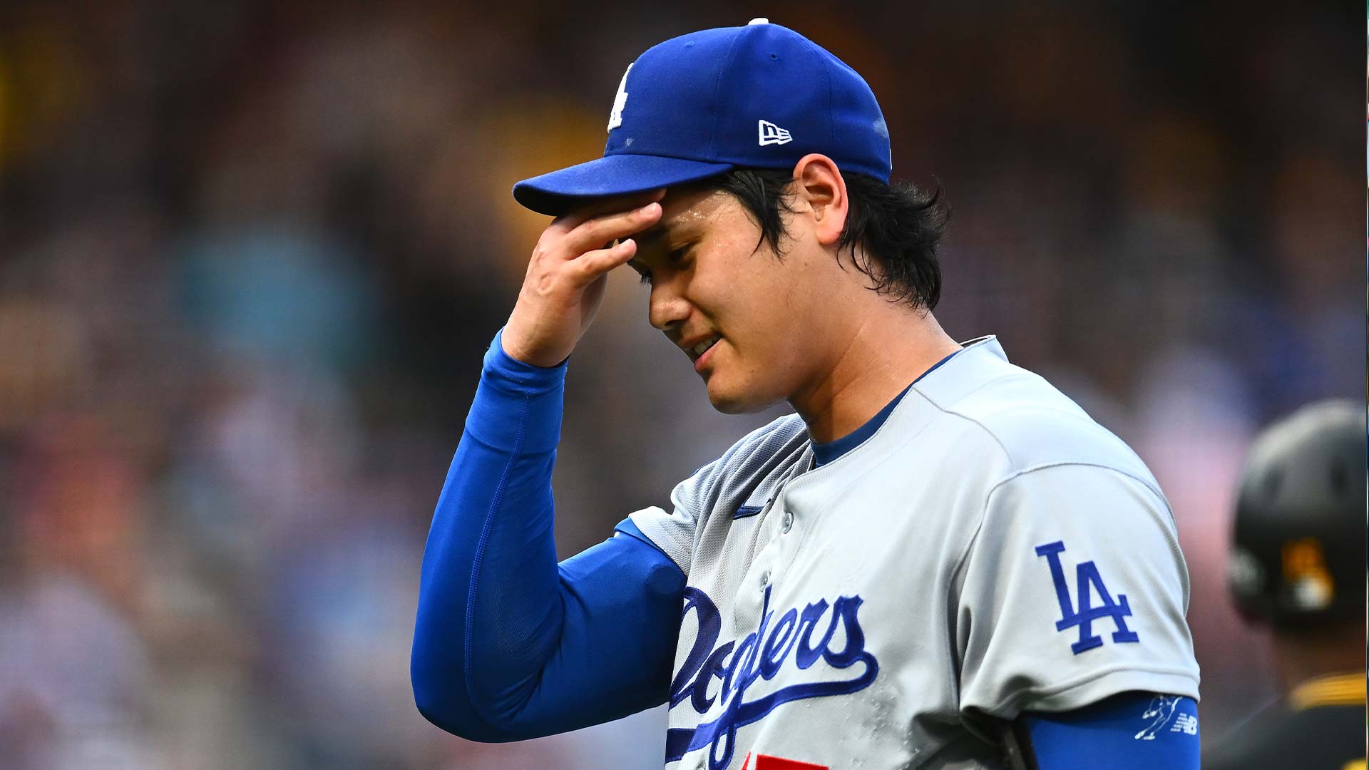 Dodgers’ Shohei Ohtani exits early against Pirates due to left knee ...