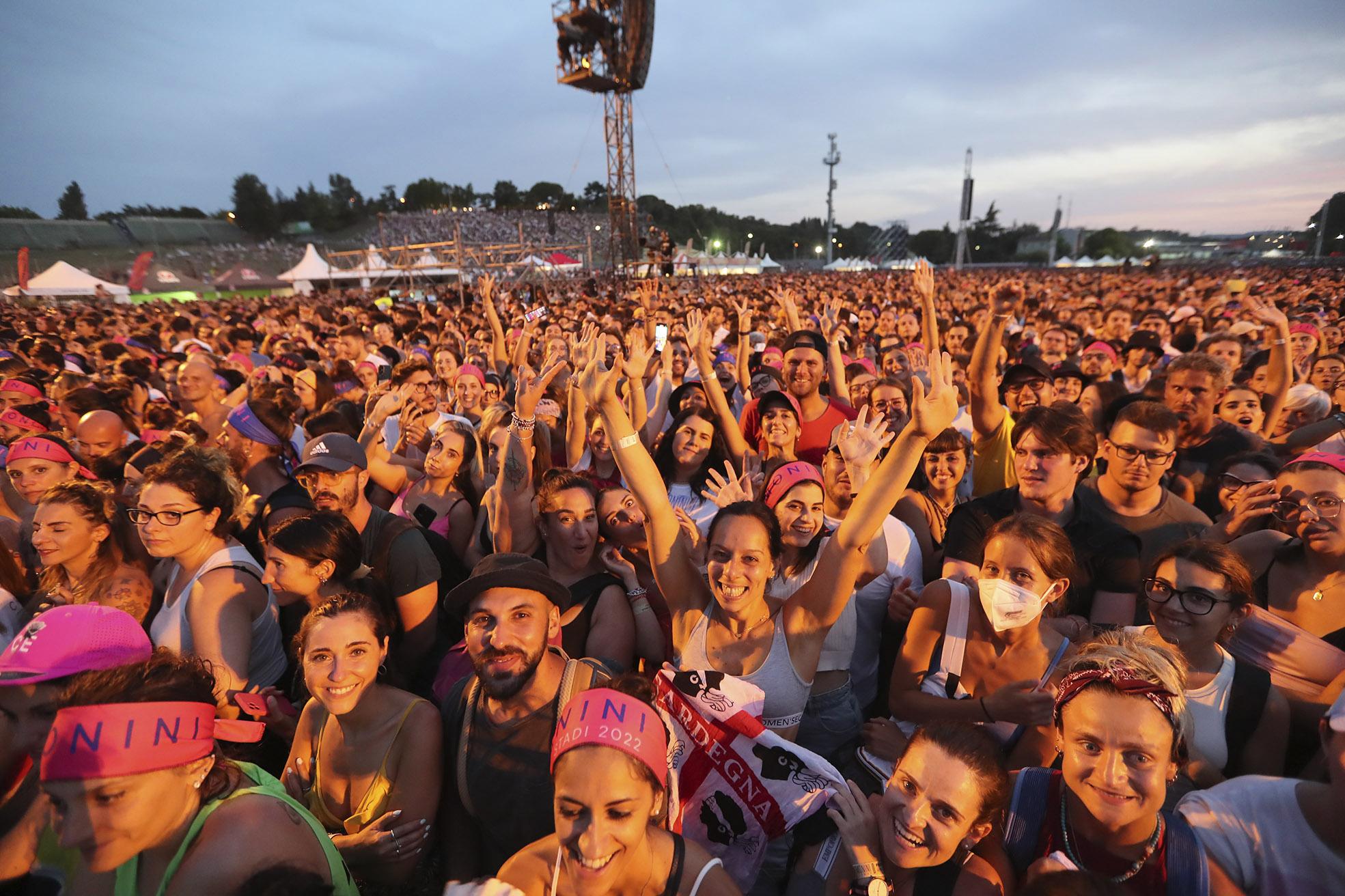 Concerto di Cesare Cremonini a Imola: scaletta, orari, parcheggi, treni ...