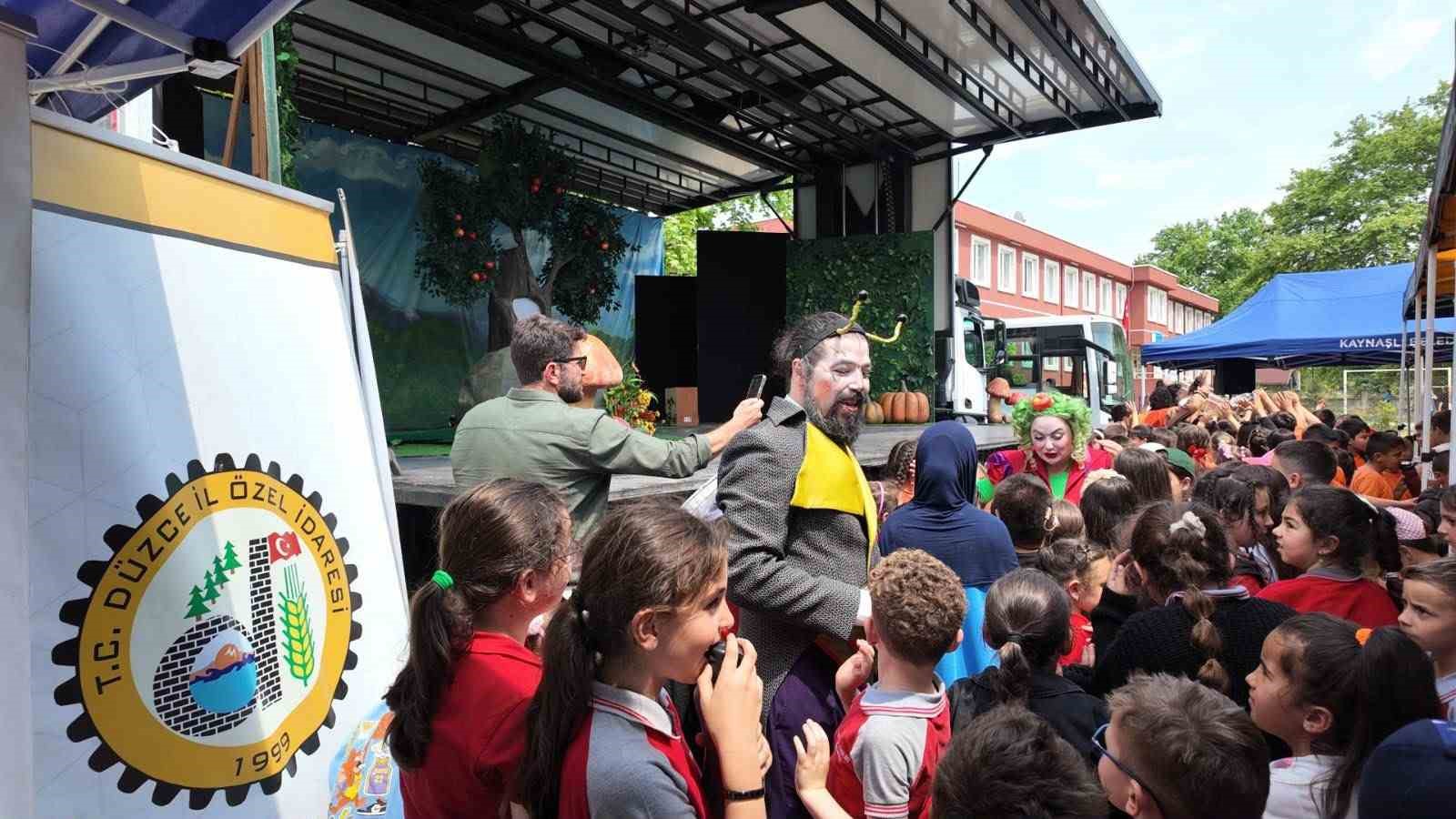 Masal Yolu oyunu turnesini Kaynaşlı’da tamamladı
