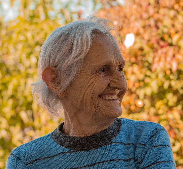 10 moments that show the hidden kindness of old people shaped by ...