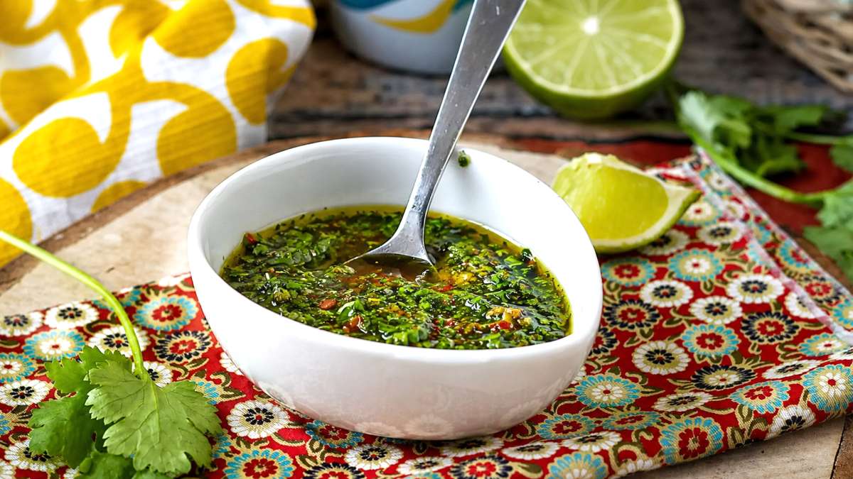 Chimichurri, la salsa argentina que pide sitio en tus barbacoas: qué ...