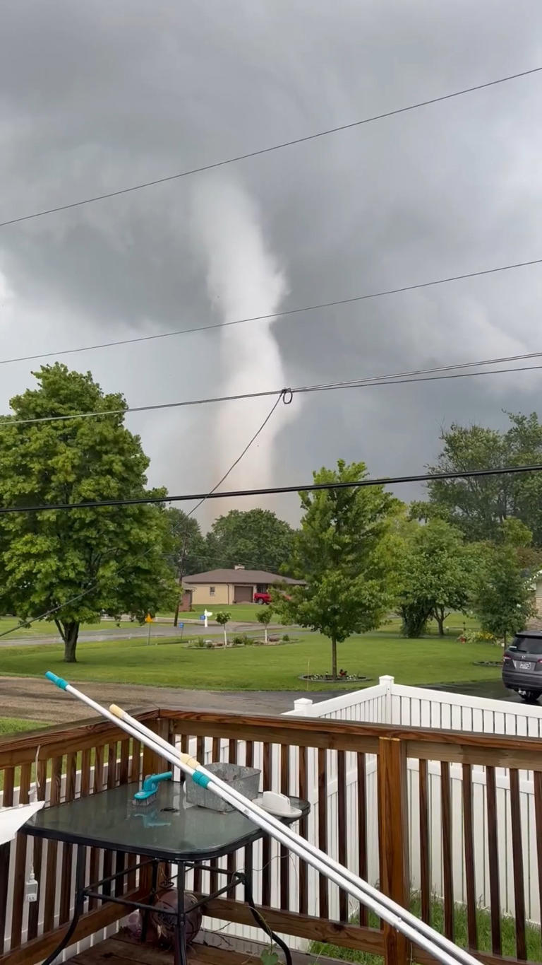 Tornadoes pummel communities outside Chicago, tearing up homes and ...