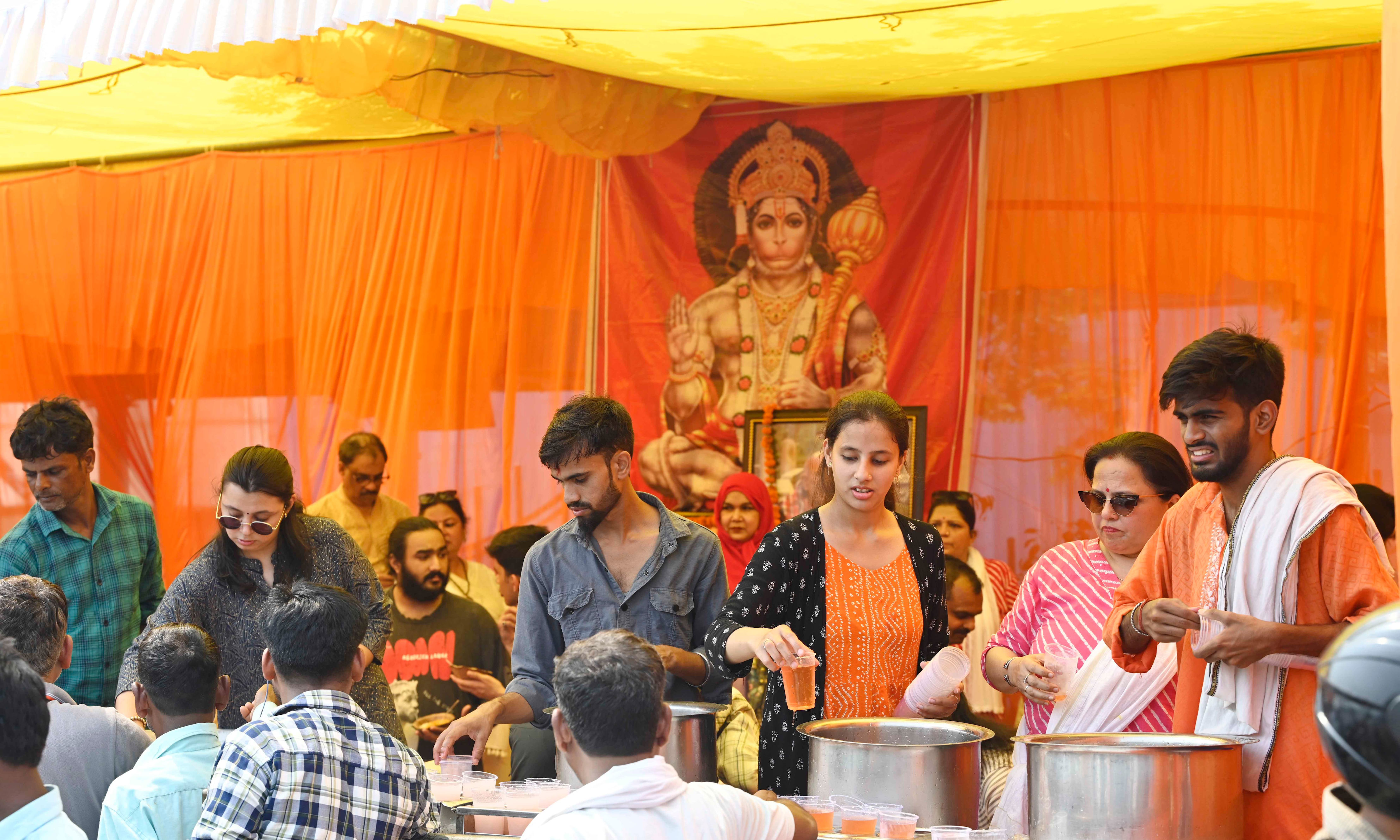 Heading for Lucknow during Bada Mangal? Try sumptuous bhandars! Ice ...