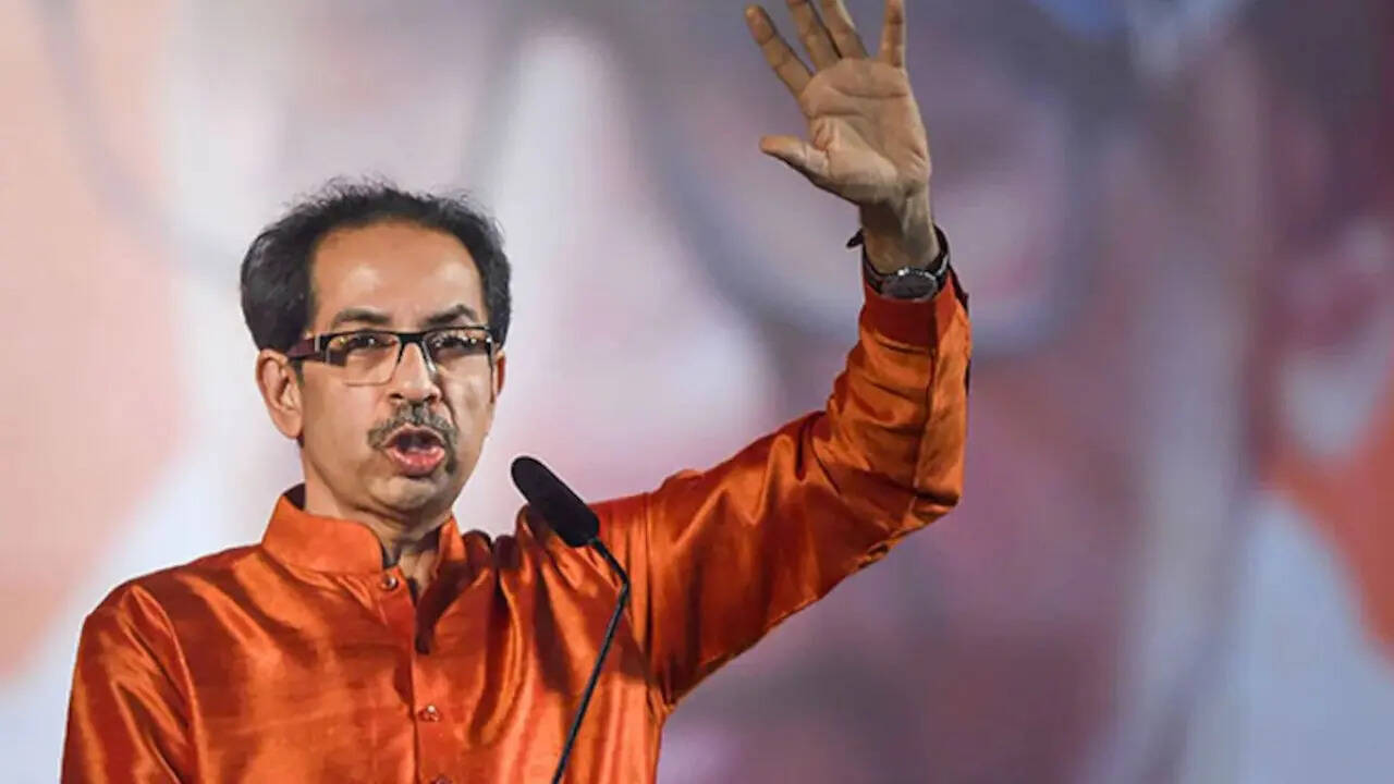 Fresh trouble for Uddhav? Reports claim 7 MPs in touch with Eknath ...