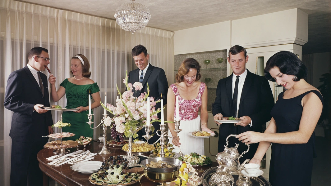15 social customs disappearing in modern life