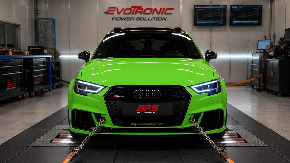 Audi RS3 8Y Akrapovic exhaust note full boost dyno pulls