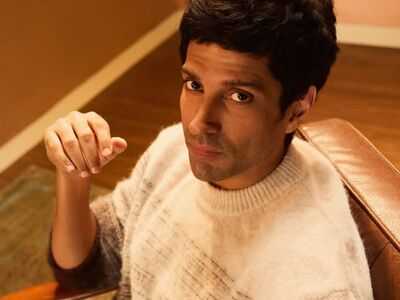Neeraj Pandey finds his RD Burman? Farhan Akhtar in talks to star in ...