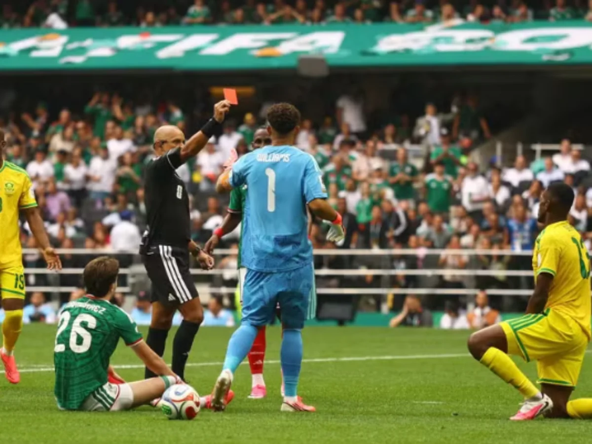 Wilton Pereira Sampaio faz história com três expulsões no jogo de ...