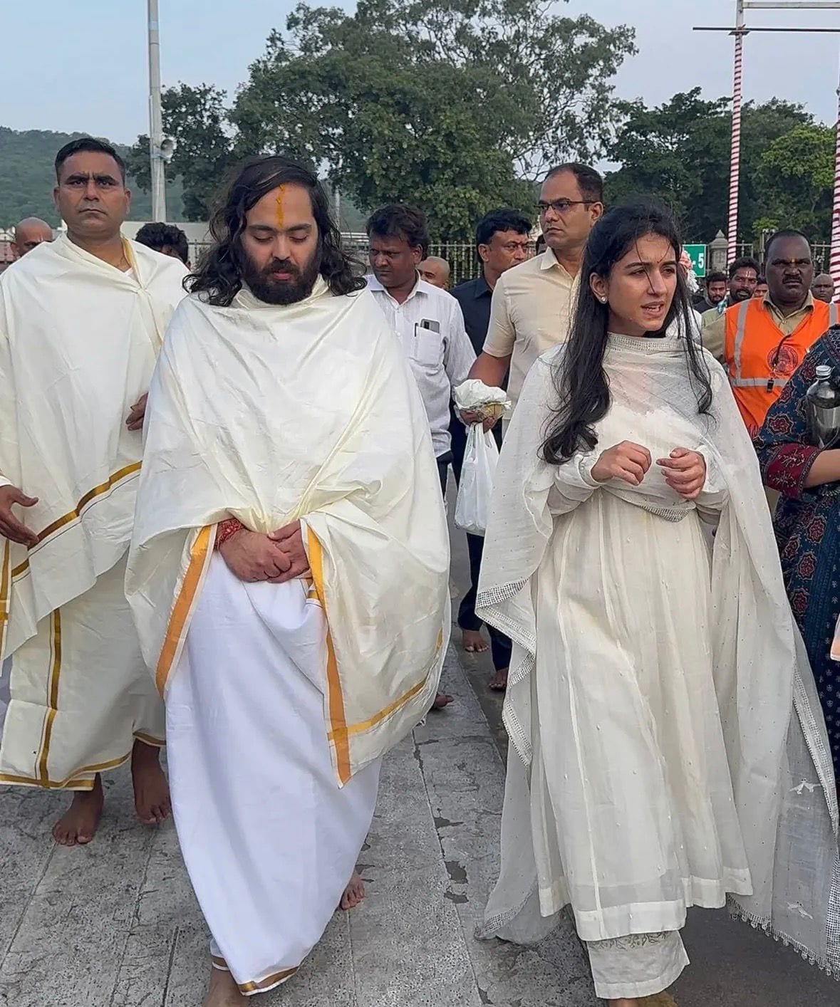 Radhika Merchant ditches glamour for simple white anarkali and minimal ...
