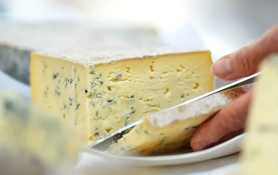 Widow sues cheesemaker after husband’s fatal listeria infection