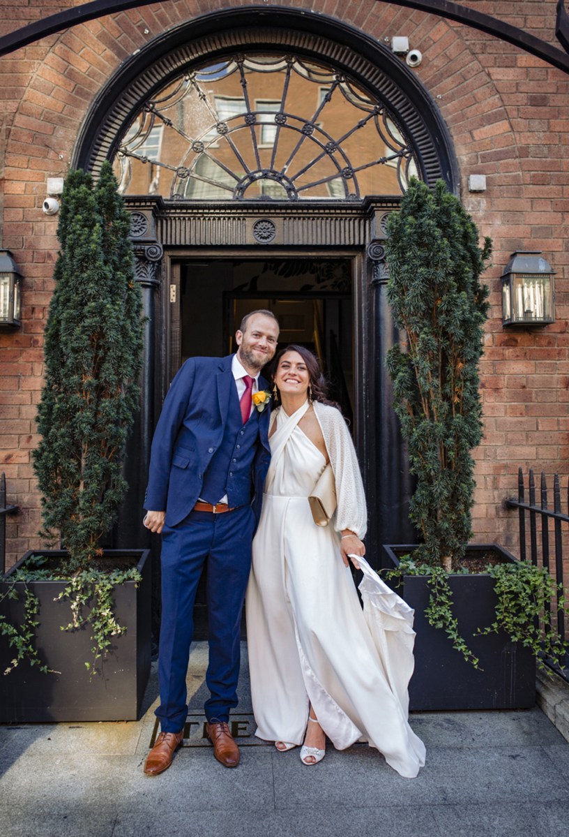 A modern Dublin city wedding with soft and romantic touches: Noemi & Owen