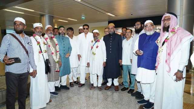 1st batch of Haj pilgrims returns to Hyderabad from Saudi Arabia