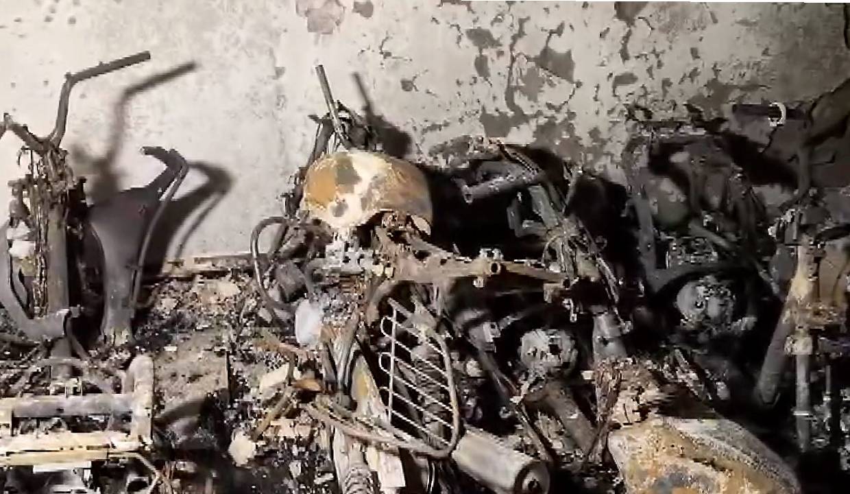 Delhi Tughlakabad fire: 3 dead, Several injured after massive blaze in ...
