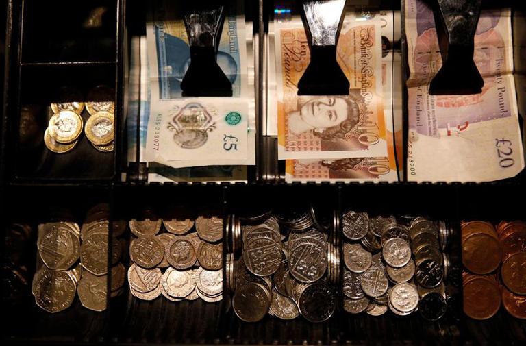Pound heads for weekly rise as investors shrug off soft GDP, focus on ...