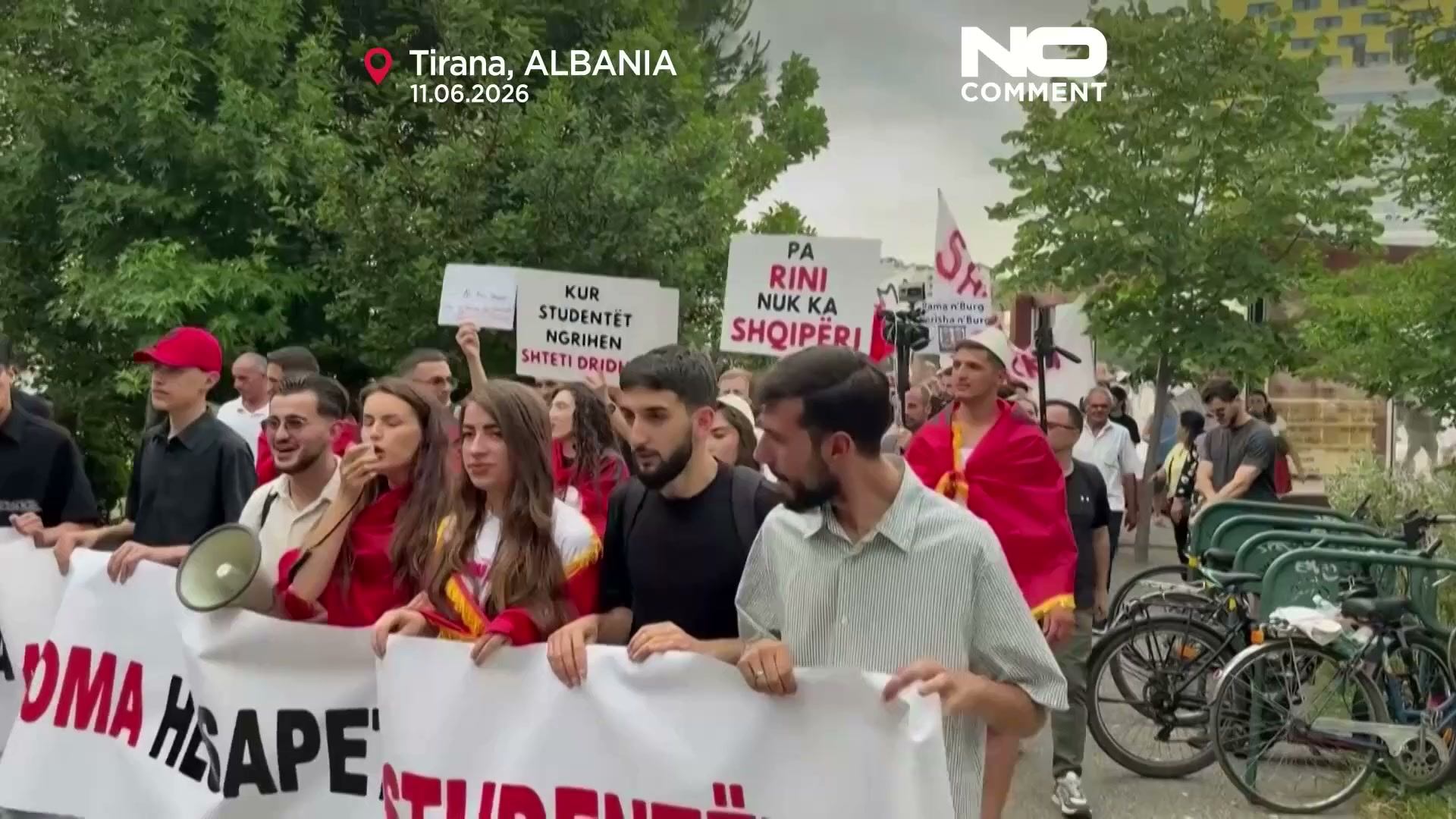 Albânia: milhares manifestam-se no 12.º dia de protestos contra resort ...