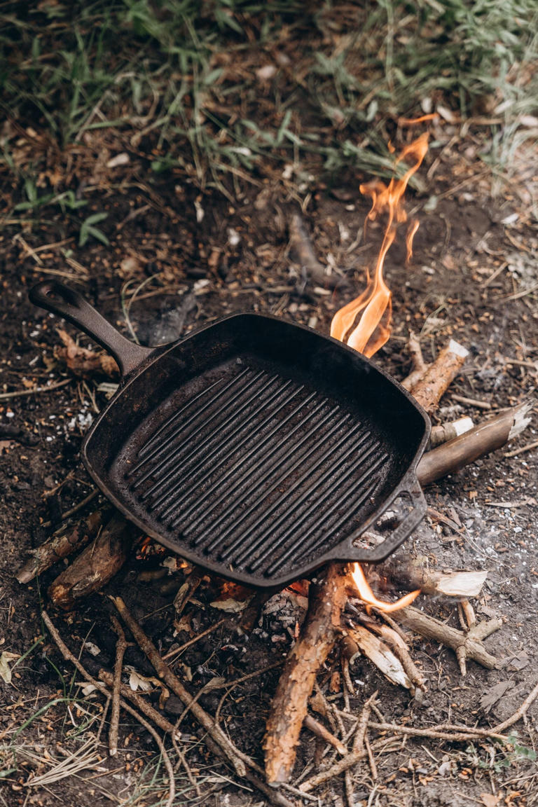 Turn your iron tawa into a non-stick pan at home in just 5 easy steps