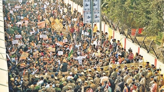 Race to mobilise women in Bangladesh's Islamist politics