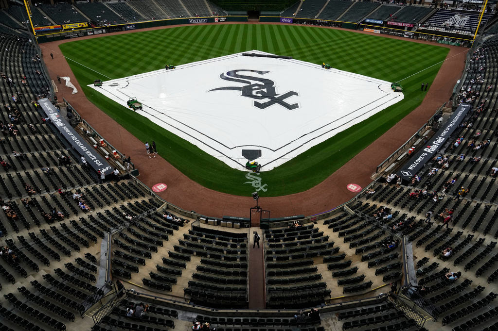 Atlanta Braves at Chicago White Sox game postponed because of rain