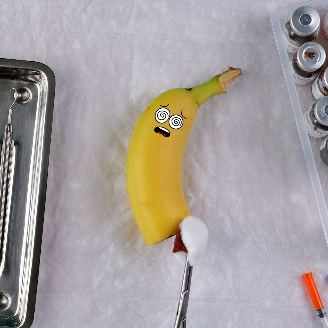 Fruit surgery 101 on this banana🍌