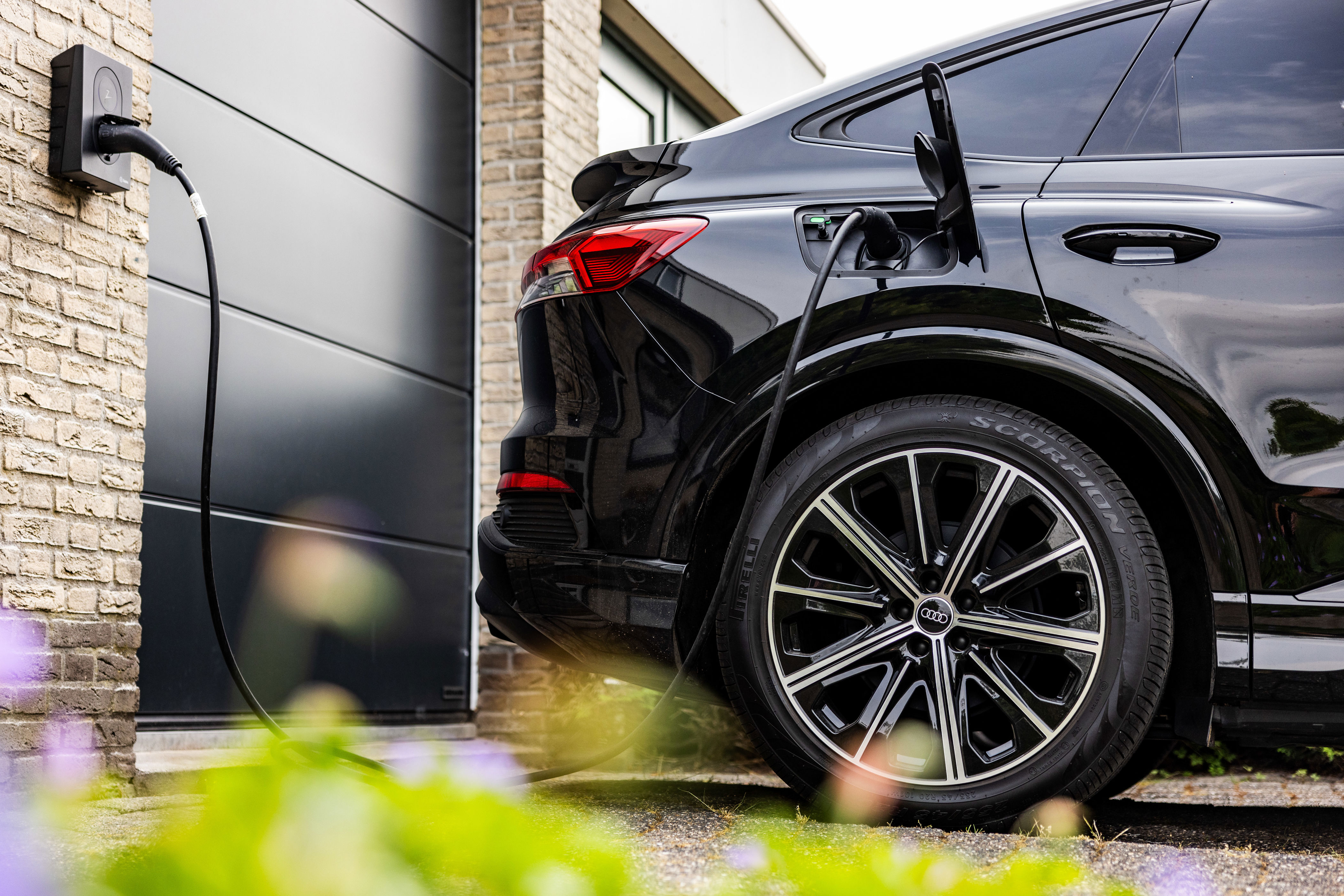 Jouw elektrische auto als thuisaccu voor zonnepanelen: dit zijn de ...