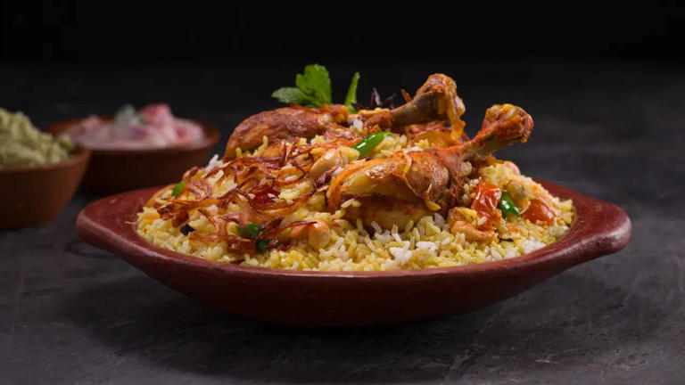 LPG price hike: How this restaurant cooks biryani with sunlight even ...