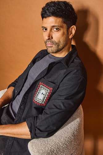 Farhan Akhtar to transform into RD Burman for his biopic under Neeraj ...
