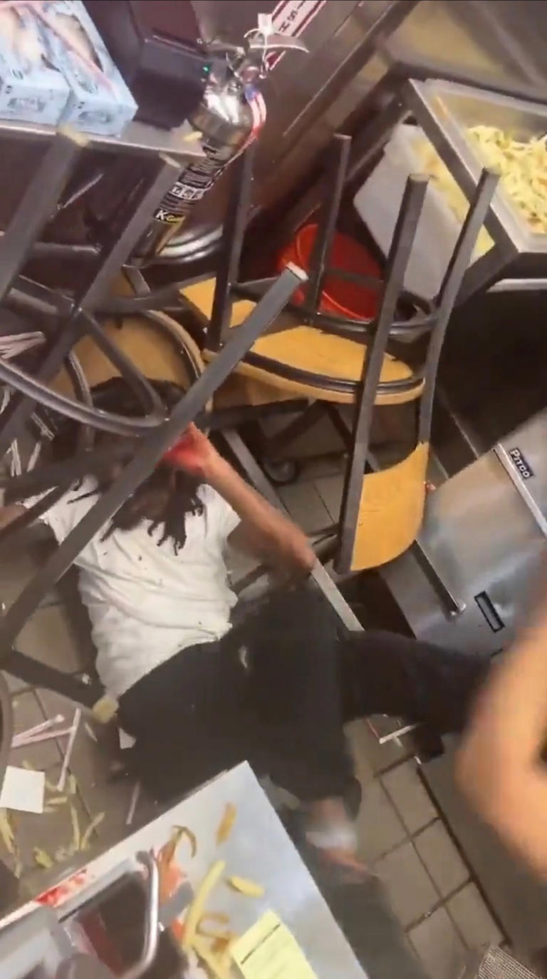 Knicks fan, other agitators ruthlessly beat NYC Five Guys employee with ...