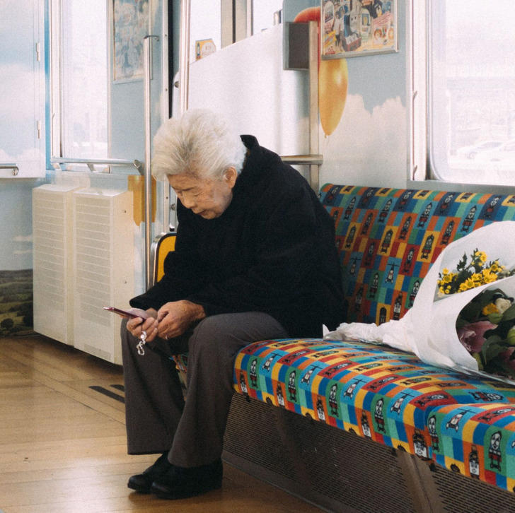 10 moments that show the hidden kindness of old people shaped by ...