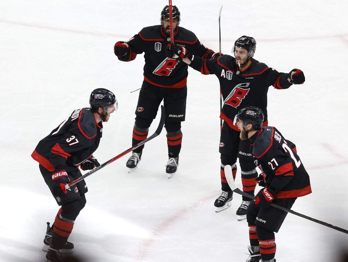 Hurricanes-Golden Knights Game 5 updates: Carolina leads Vegas in third ...
