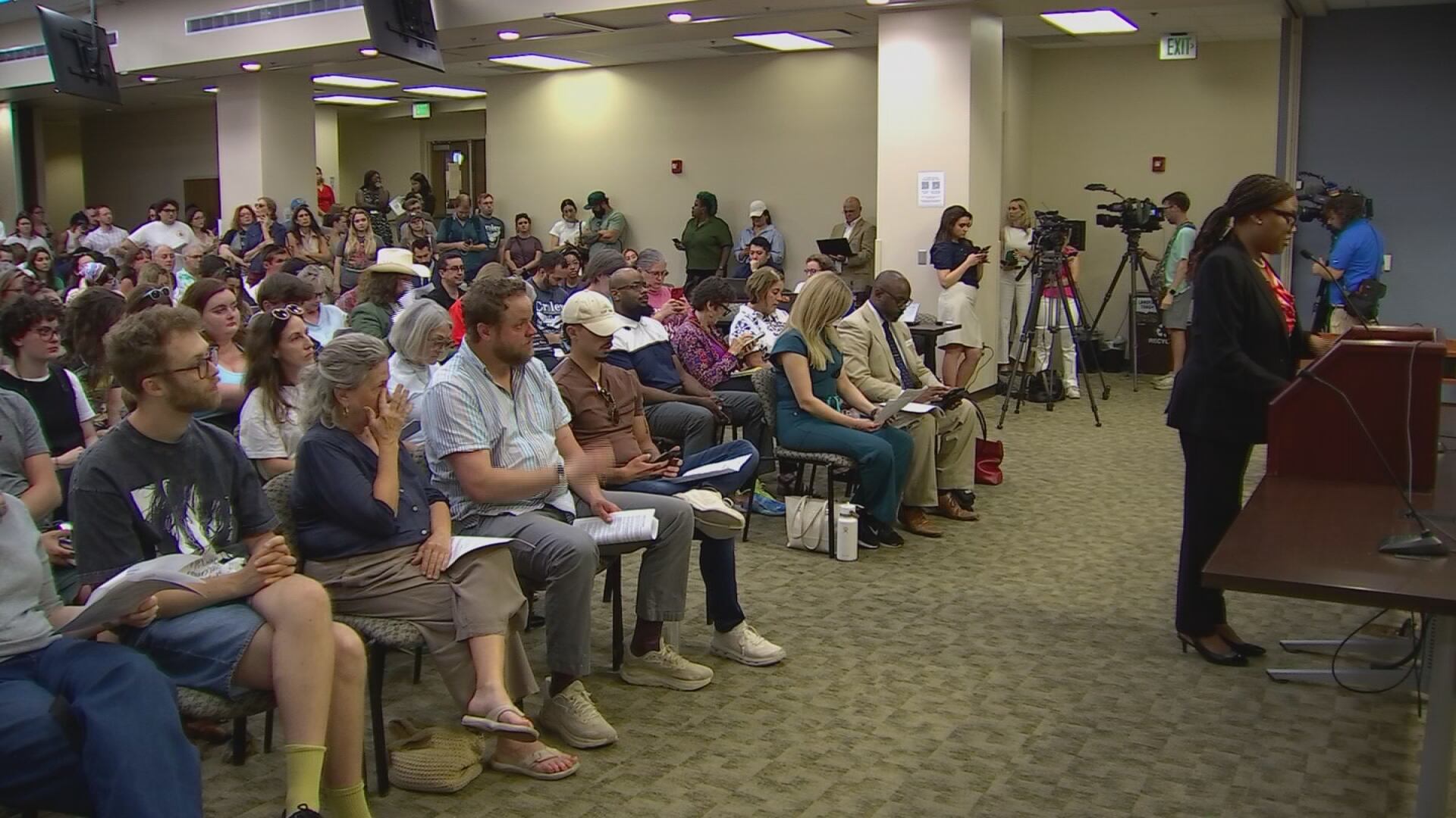 Public meeting on data centers in Nashville draws massive crowd