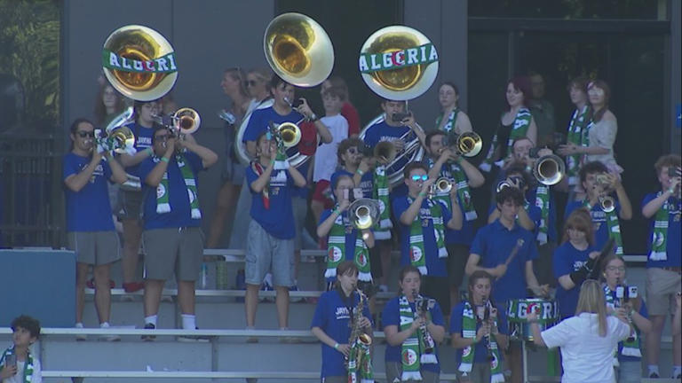 Lawrence soccer fans delighted to watch Algerian national team practice