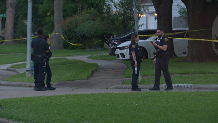 Houston officer shoots armed suspect after foot chase on Westheimer ...