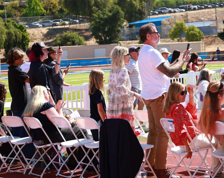 Tori Spelling and Dean McDermott reunite at daughter Stella’s high ...