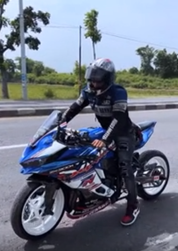 Paropo Nauli ZX 300CC vs ZX Pemburu Herex duel motor epik penuh aksi