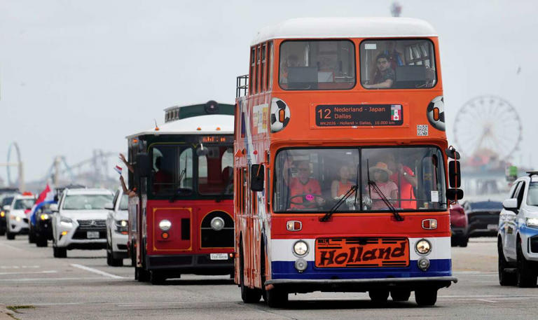 Famous Dutch orange bus gets a Galveston sendoff as it heads to ...