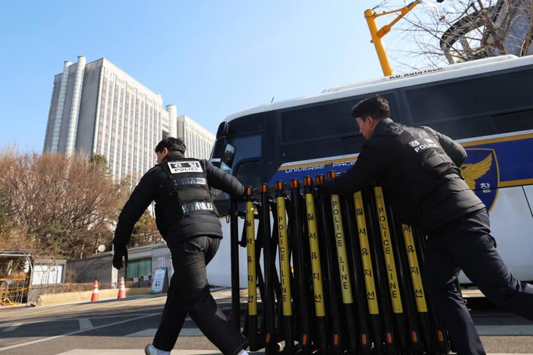 [속보] 尹 끝내 '유죄'…징역 30년 선고