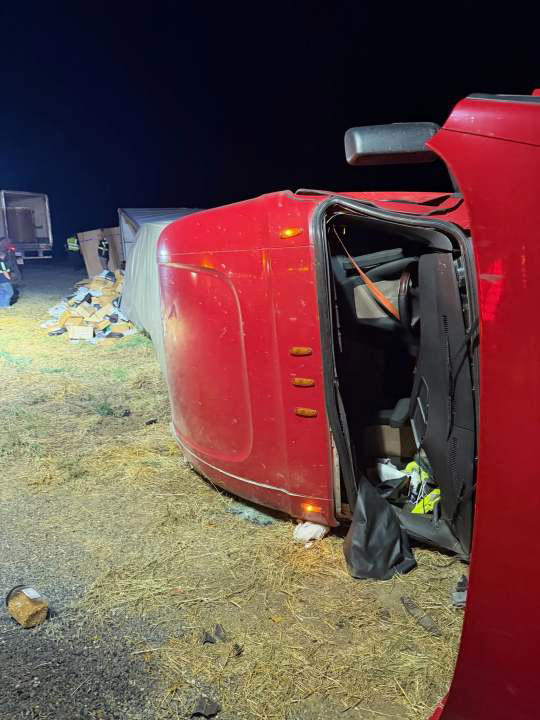 Unlicensed truck driver overturns on I-5, blocking traffic