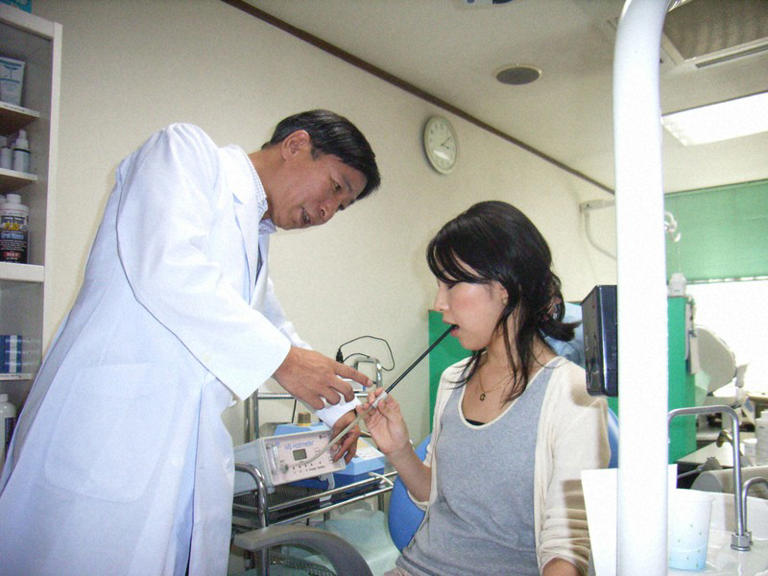 Bad breath is hard to detect yourself. Japan expert explains how to ...