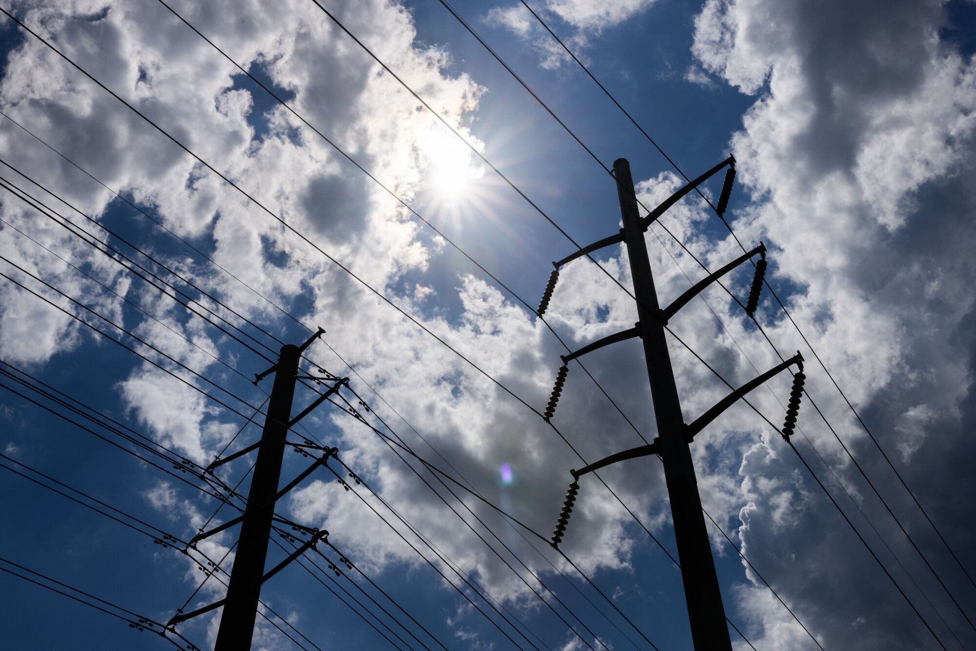 Lingering US heat tests grids with power emergency in Southeast